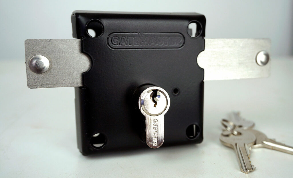 Gatemaster Locking Bolt | Outdoor Wooden Gate Lock | Signet Locks