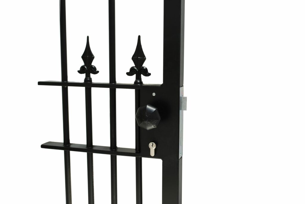 How to find the right lock for your gate | Signet Locks