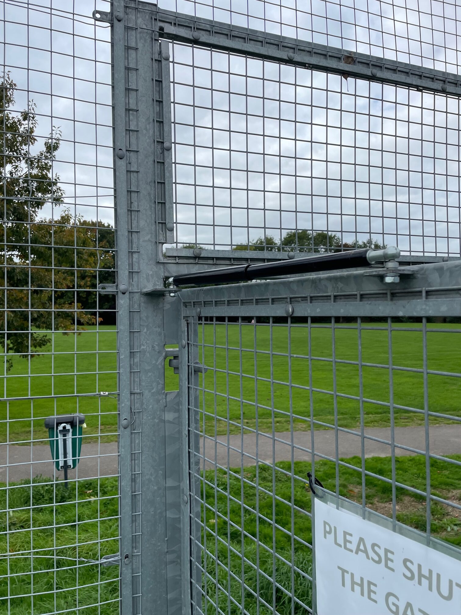 Ensuring closed gates on the tennis court | Signet Locks