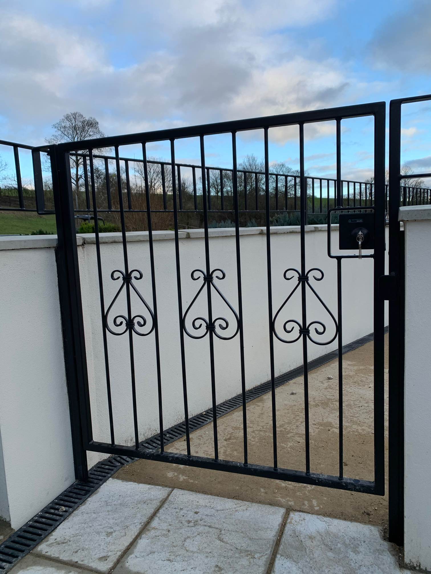 How do I work out the lock handing for my gate? | Signet Locks